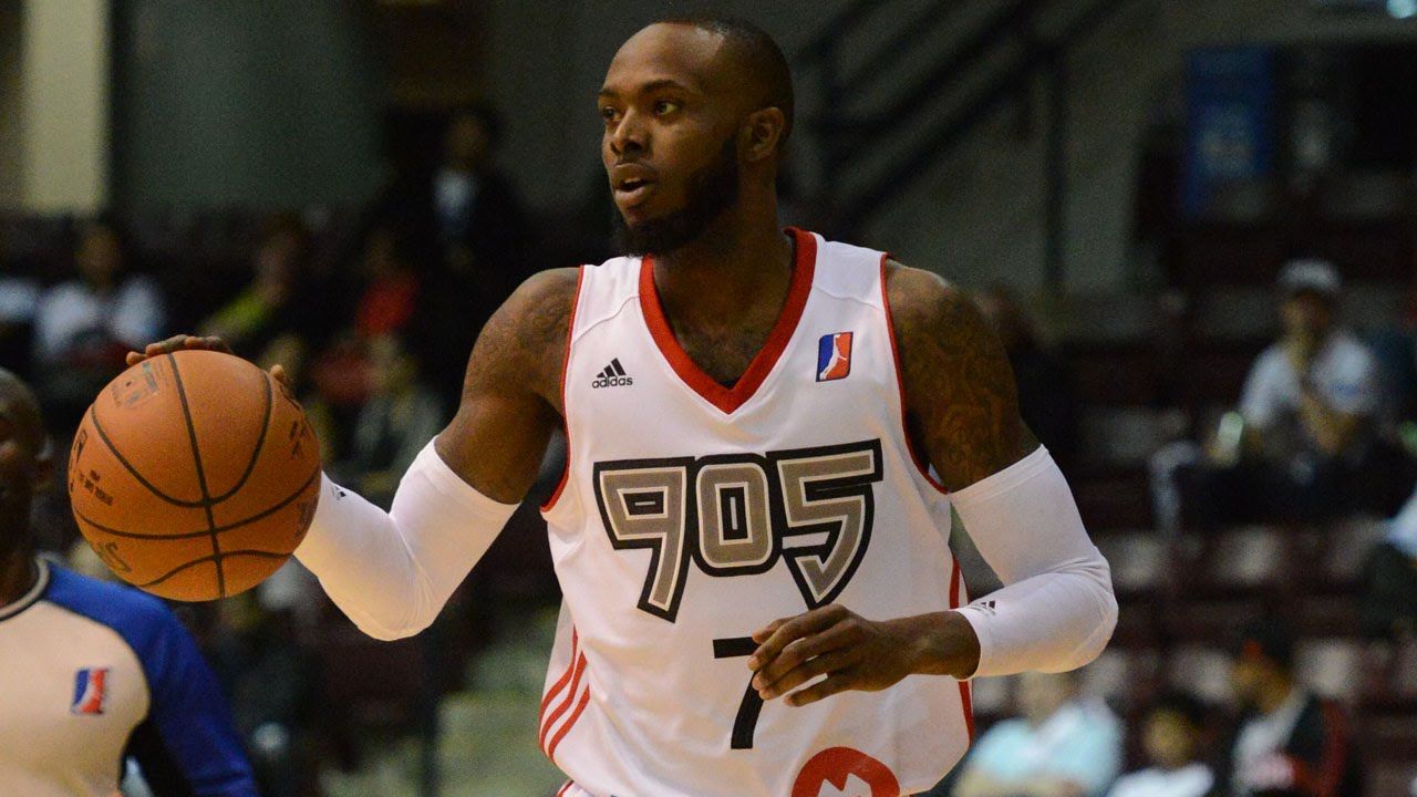 HONEY BADGERS SIGN VETERAN GUARD NICK WIGGINS AHEAD OF SEASON OPENER