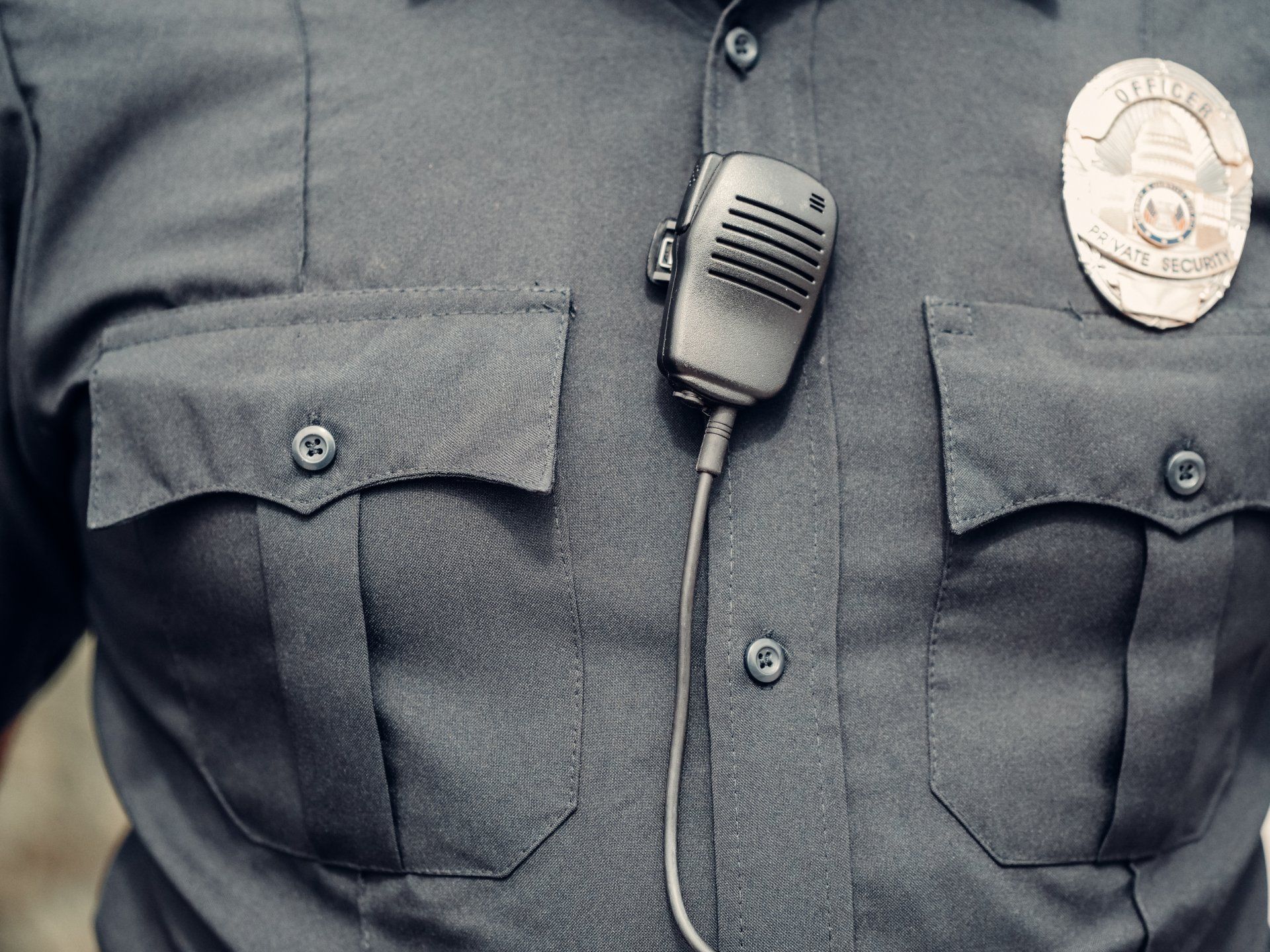 5 Signs an Undercover Cop is Watching You
