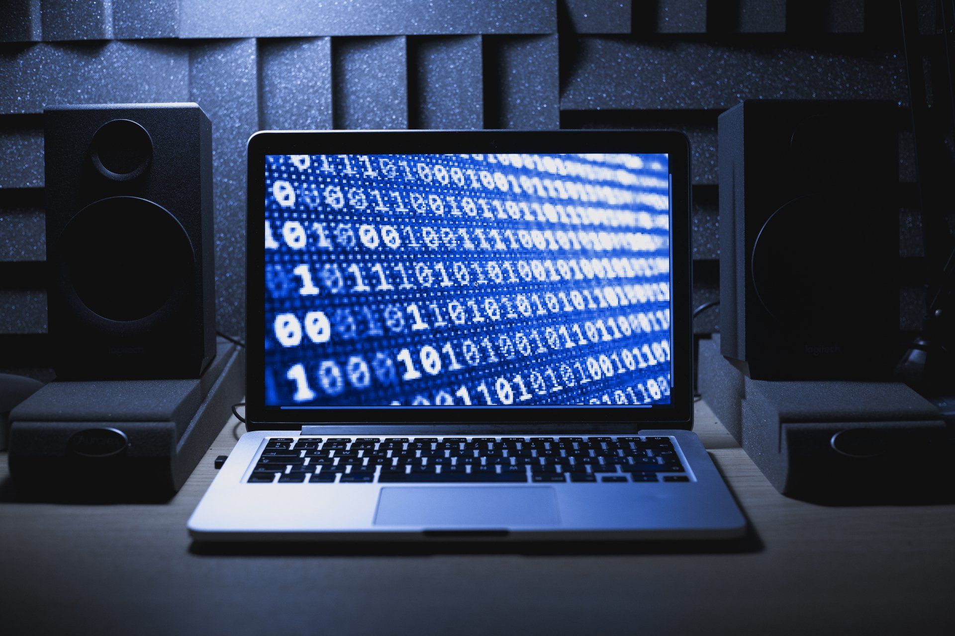 ¿Cómo prevenir un ciberataque en una empresa? | NLT Secure